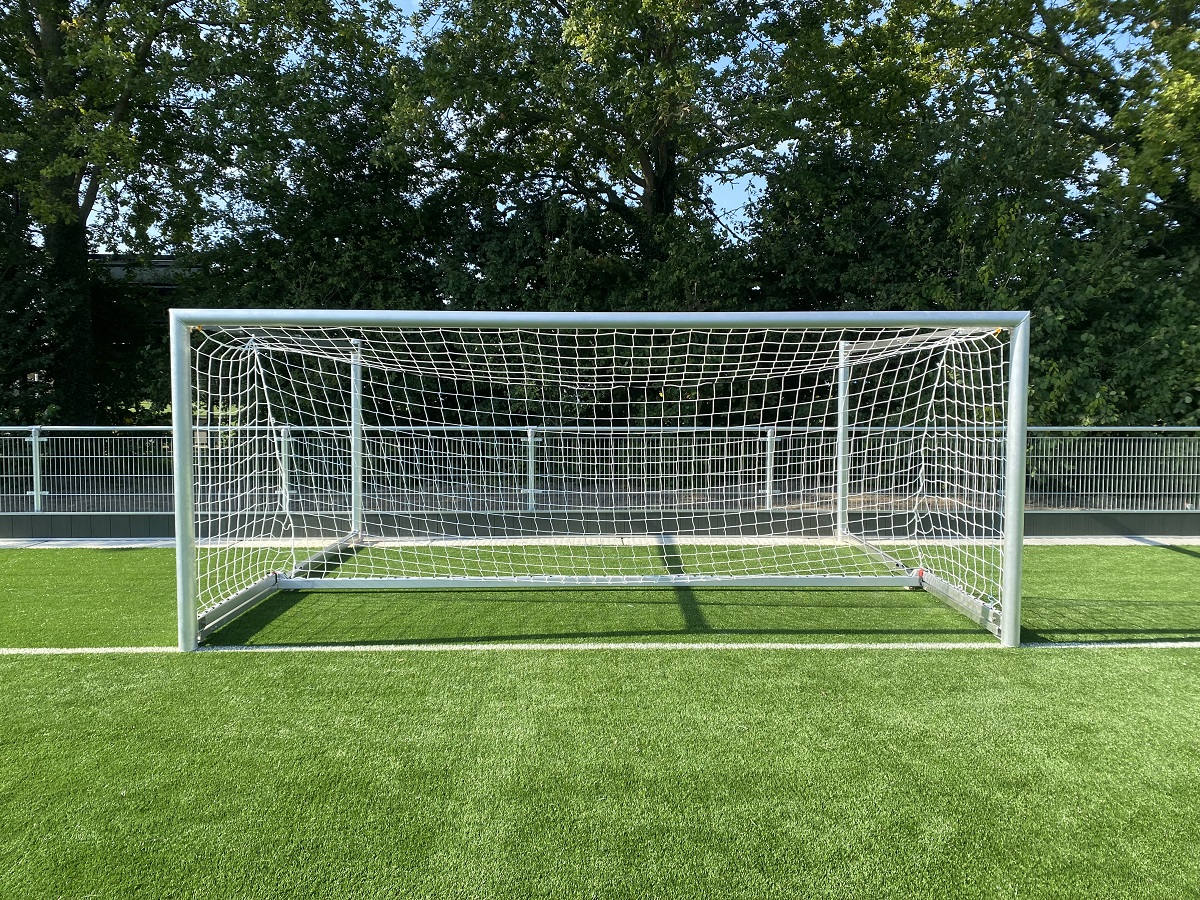 Klappbare Tore mit Schwenkmechanismus